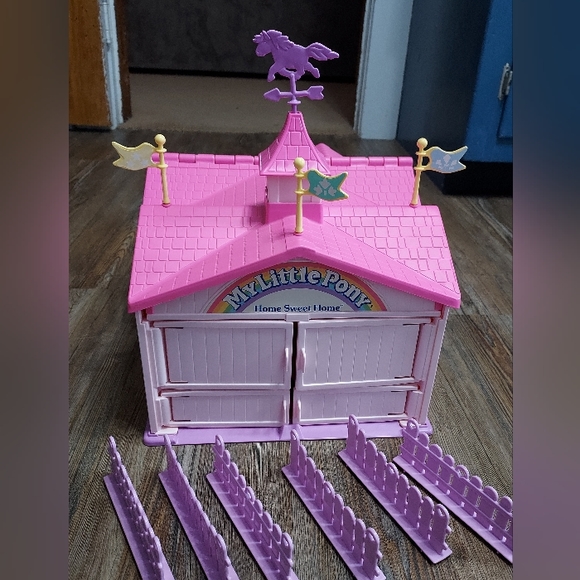 Hasbro | Toys | Vintage 983 My Little Pony Show Stable Toy Set With ...